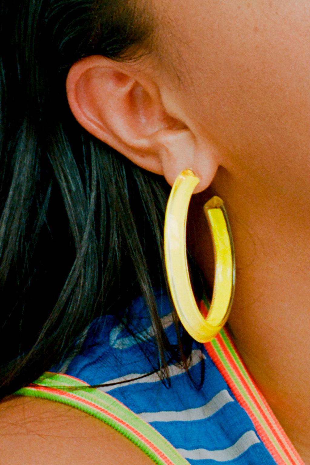 Neon Medium Jelly Hoops Neon Medium Jelly Hoops – Alison Lou